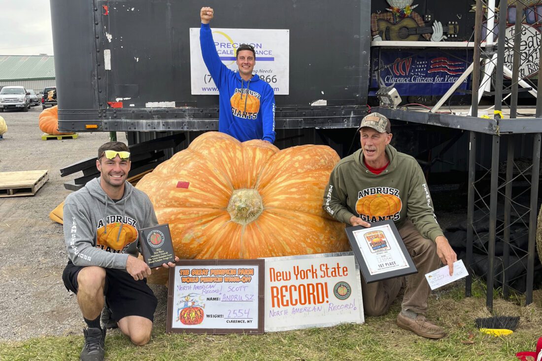 2,554-pound pumpkin carves out new U.S. record | News, Sports, Jobs ...